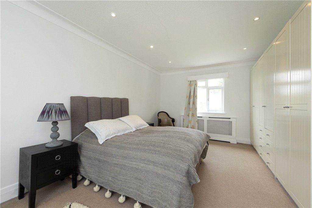 Orchard Rise, Coombe, KT2 5 bed detached house - £5,800 pcm (£1,338 pw)