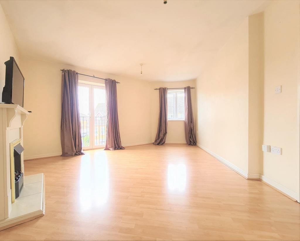 Scholars Walk, Langley, SL3 2 bed flat - £310,000