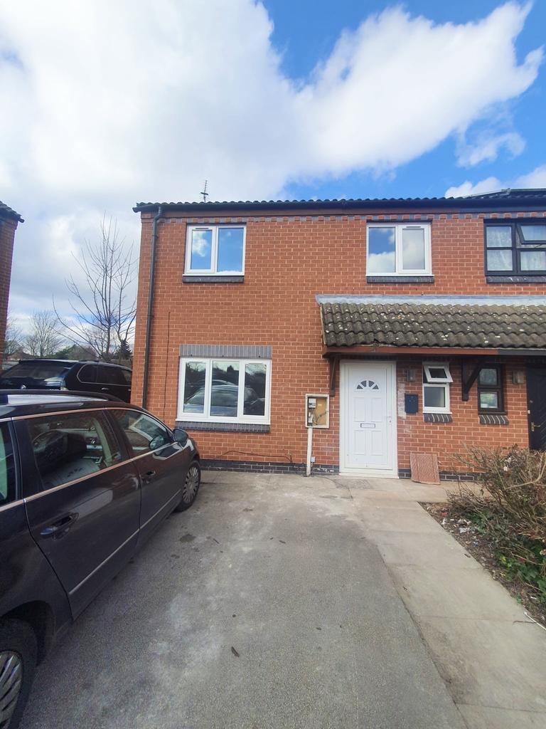 Balfour Road, DE23 4 bed terraced house - £900 pcm (£208 pw)