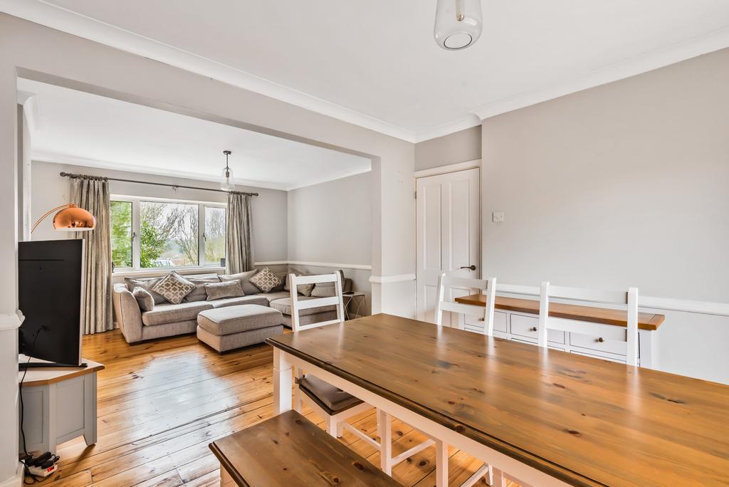 Station Road, Liphook 3 bed semi-detached house - £385,000