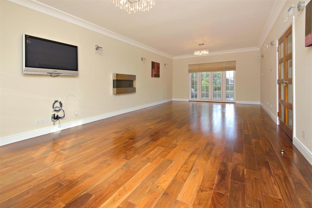 Dellfield Close, RADLETT 6 bed detached house - £7,000 pcm (£1,615 pw)