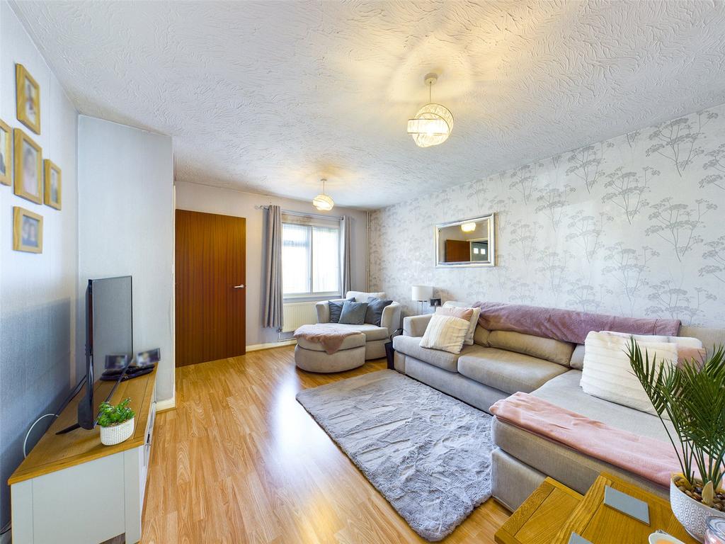 Princess Elizabeth Way, Cheltenham... 2 bed end of terrace house - £94,500