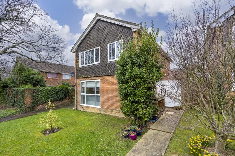 Kingsfield Gardens Bursledon 3 Bed Detached House £395 000