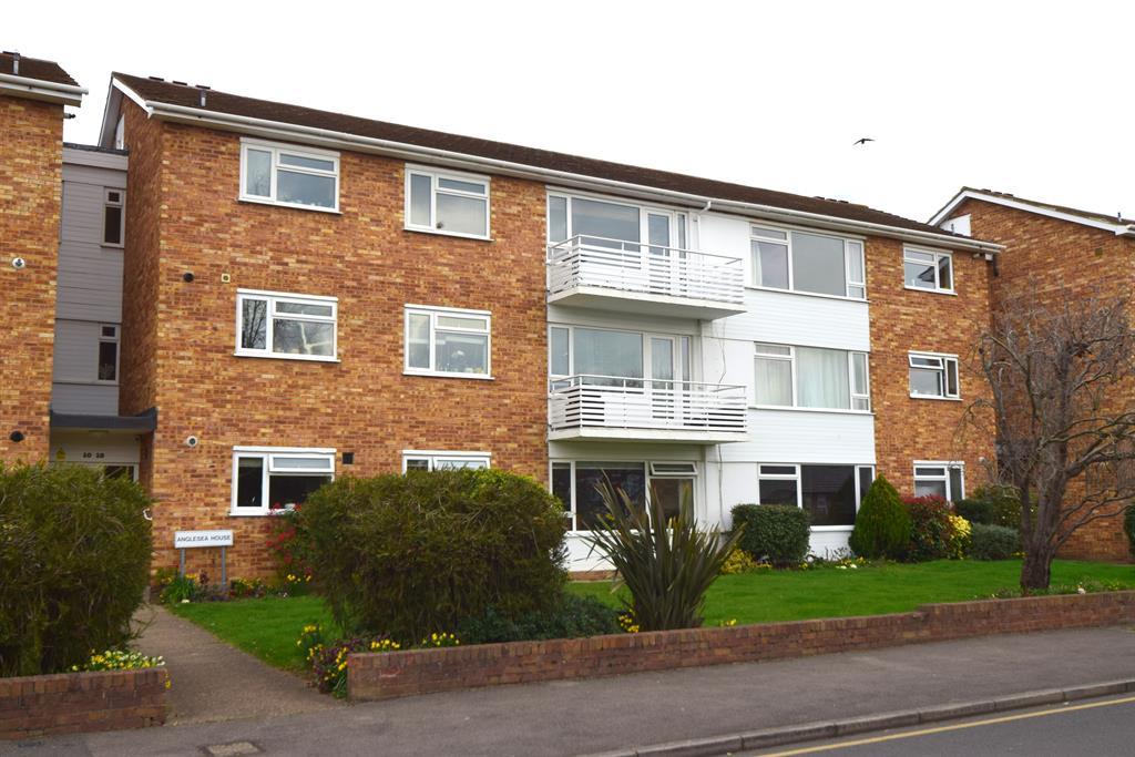 Anglesea Road,Kingston, KT1 2 bed ground floor flat - £1,650 pcm (£381 pw)