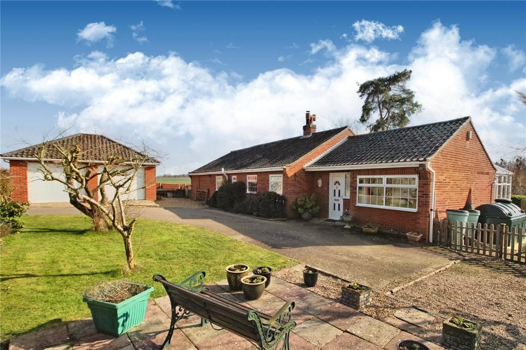 Shotesham Lane, Saxlingham... 4 bed bungalow - £575,000