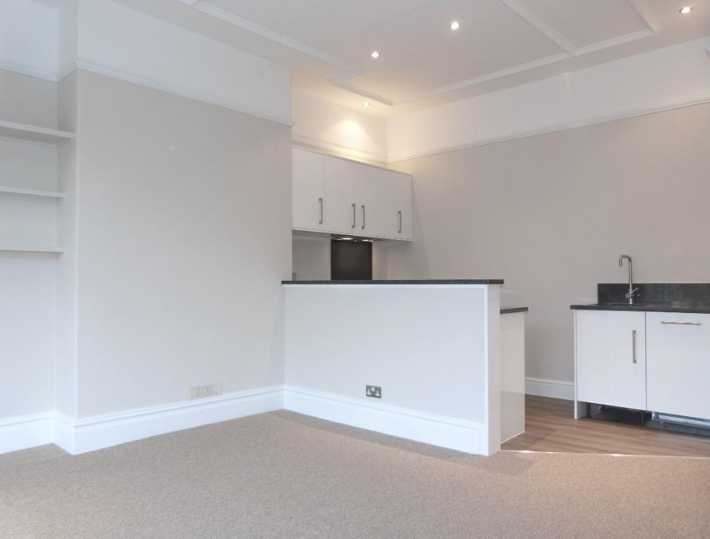 Westcliffe Grove, Harrogate, HG2 2 bed flat - £800 pcm (£185 pw)