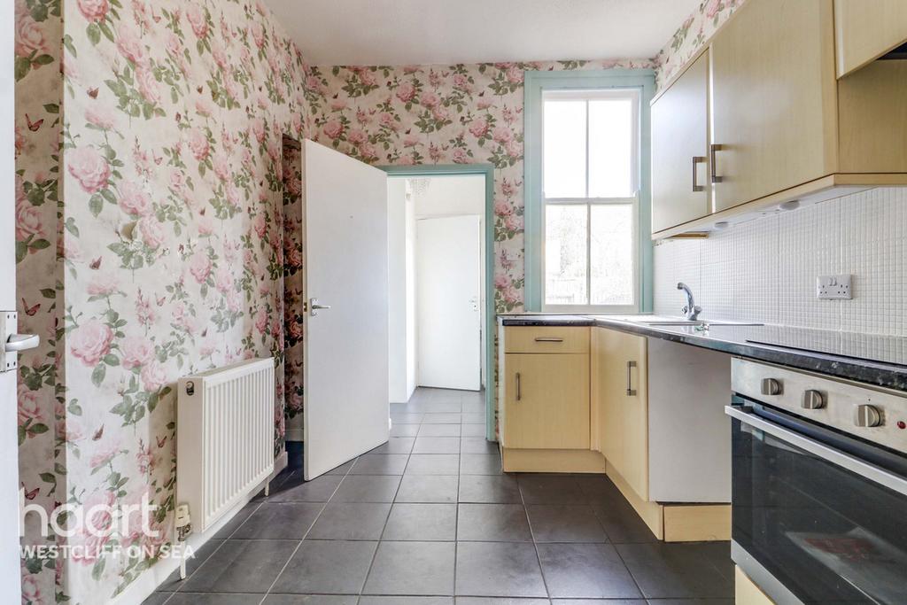 St Georges Park Avenue, Westcliff-On-Sea 1 bed apartment - £220,000