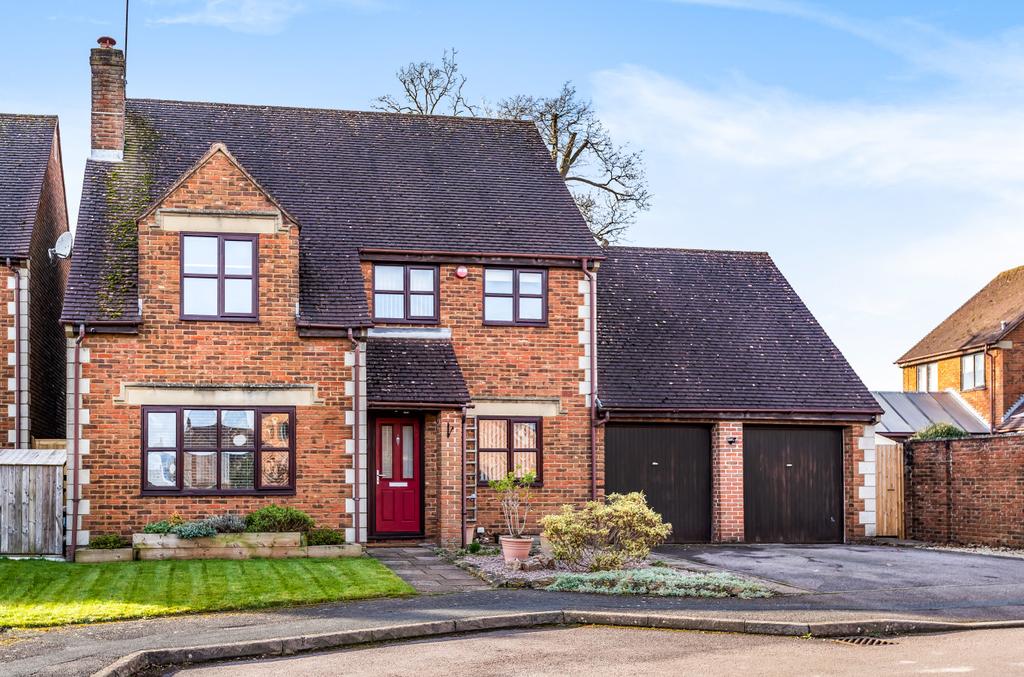 Huntsland, Royal Wootton Bassett, SN4 4 bed detached house - £525,000