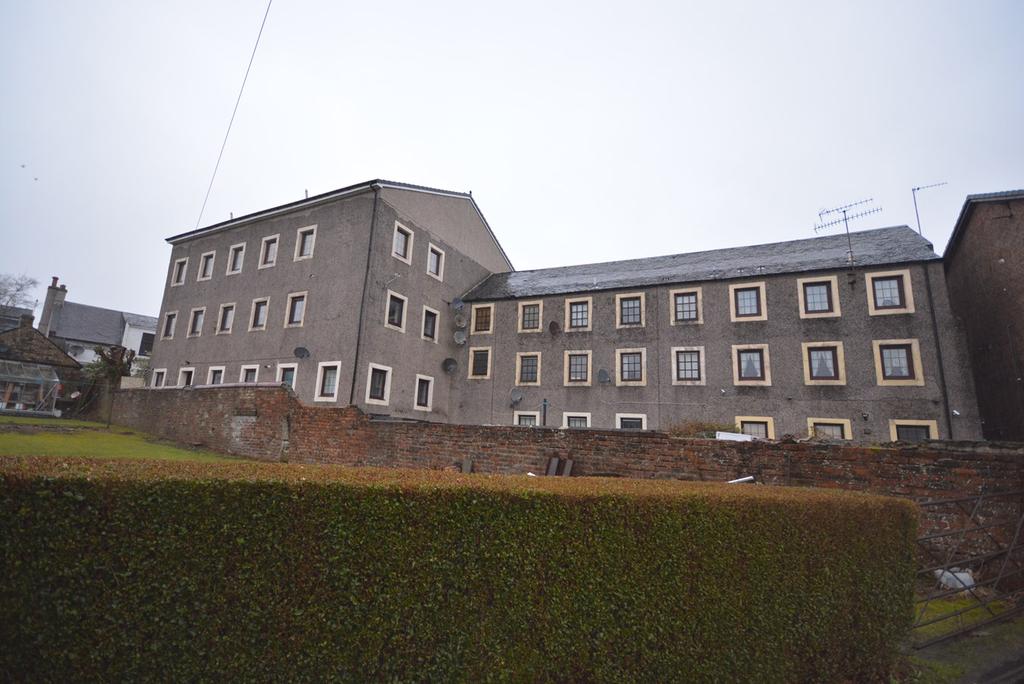 Springwell Place, Stewarton, Kilmarnock, KA3 2 bed flat - £79,995