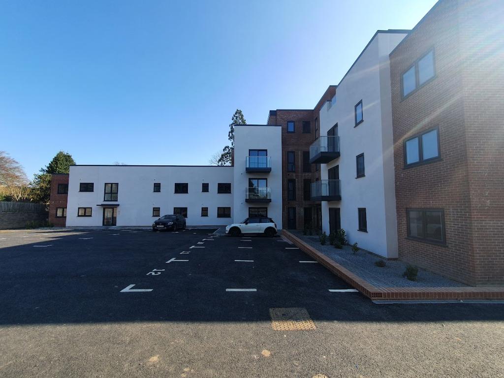 Lodge Way, Grantham, NG31 2 bed flat - £795 pcm (£183 pw)
