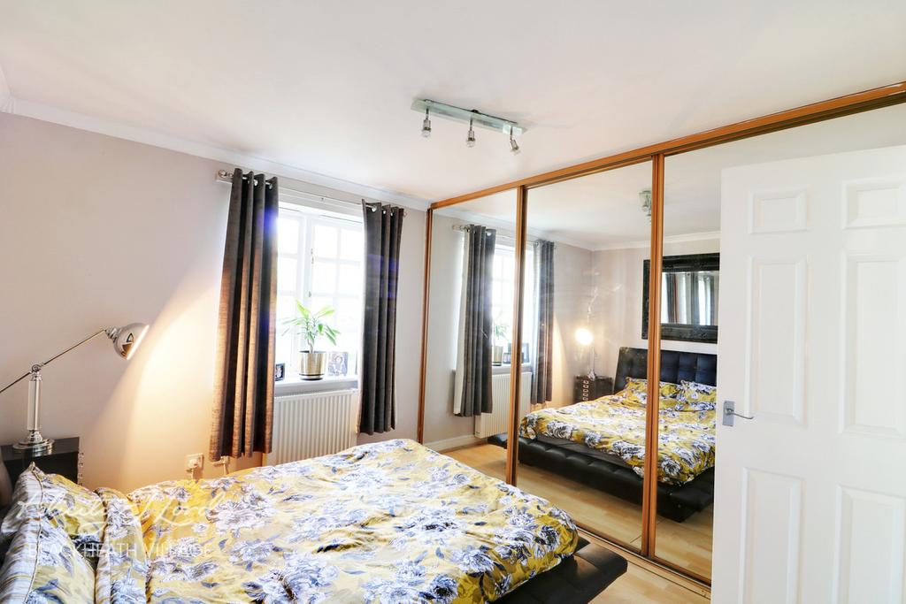 Gilbert Close, LONDON 2 bed apartment - £325,000