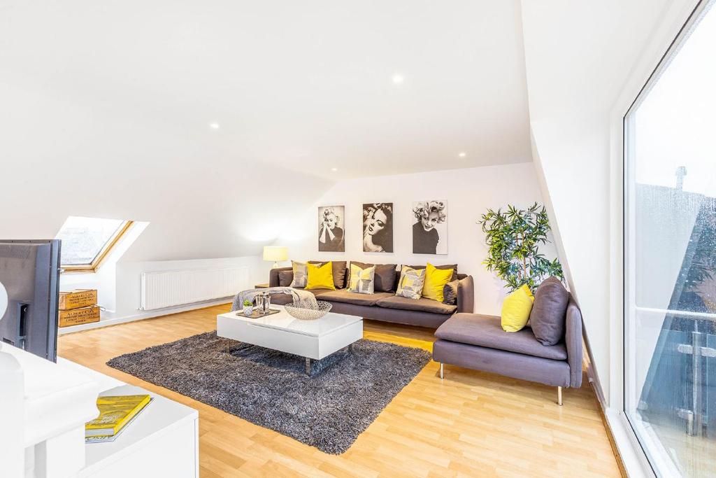 Fawe Park Road, Putney 3 bed flat - £775,000