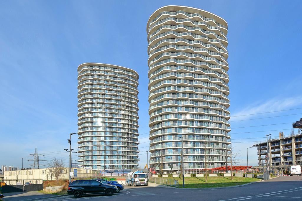Hoola Building, Royal Victoria... 3 bed flat - £2,925 pcm (£675 pw)