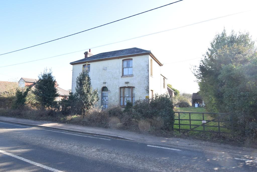 Station Road, Thorrington... 3 bed detached house - £450,000