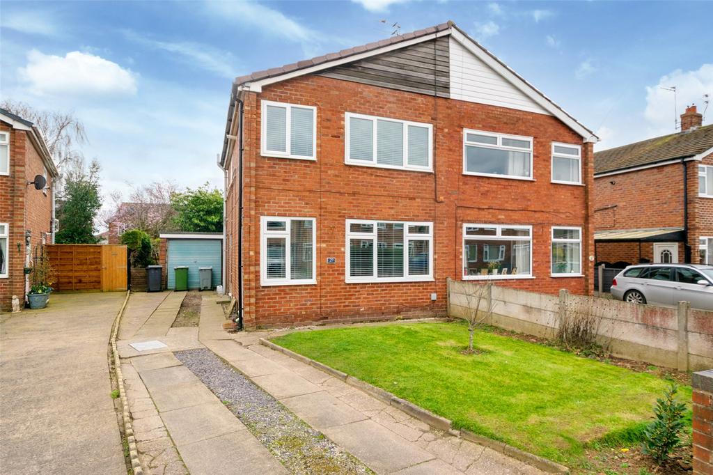 Manor Crescent, Middlewich 3 bed semi-detached house - £185,000