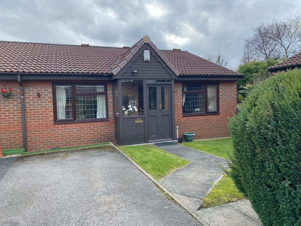 Rockingham Close, Birdwell, South Yorkshire, S70 1 bed bungalow - £100,000