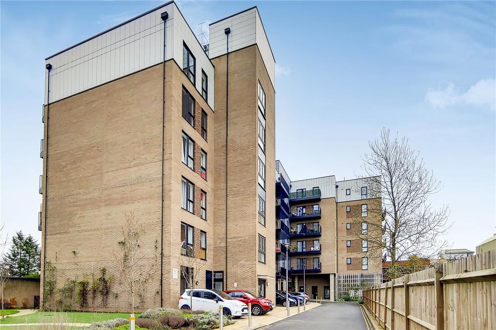 Elstree Way, Borehamwood... 2 bed apartment - £375,000