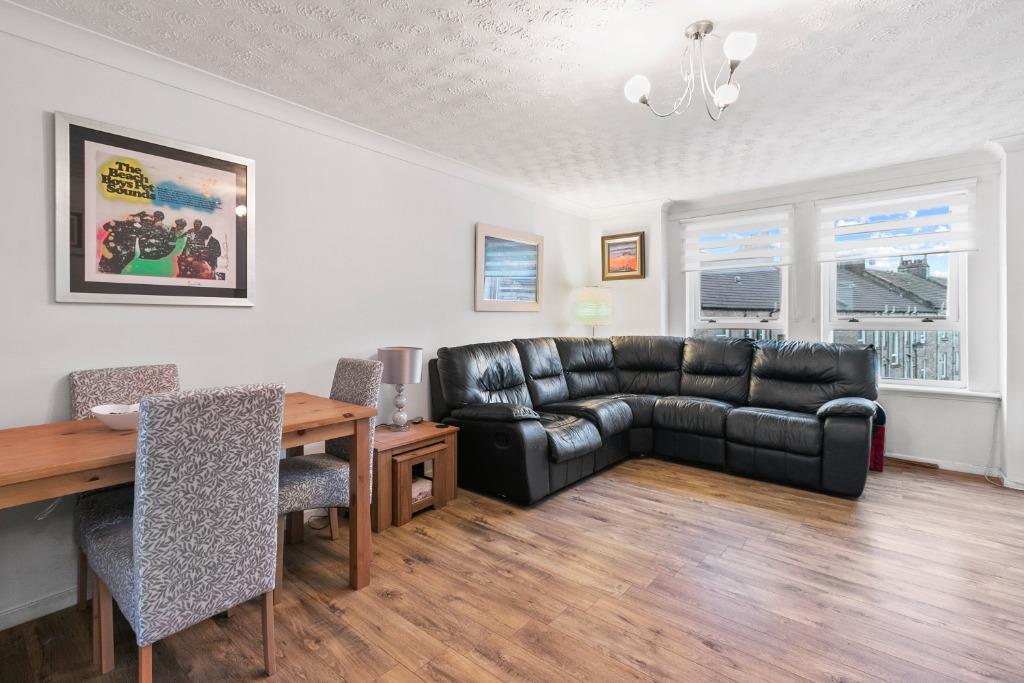 Crosslet Road, West Dunbartonshire, G82 2 bed flat - £79,000
