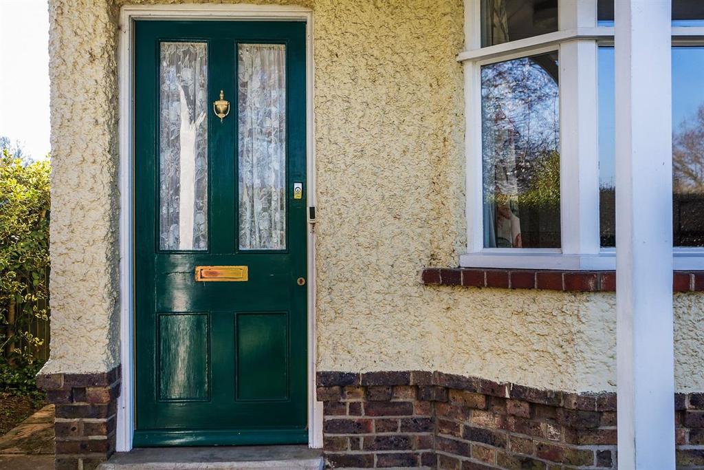 Oak Cottage, Fairmead Road, Marlpit... 3 bed detached house - £780,000