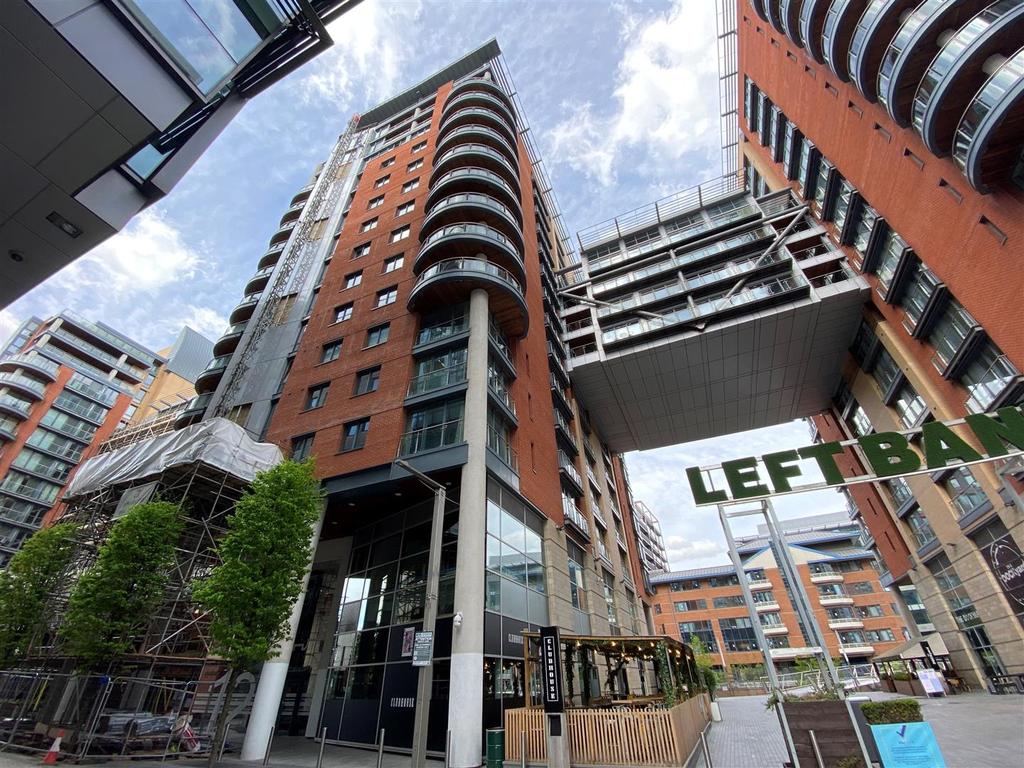 12 Leftbank, Spinningfields 1 bed flat - £1,150 pcm (£265 pw)