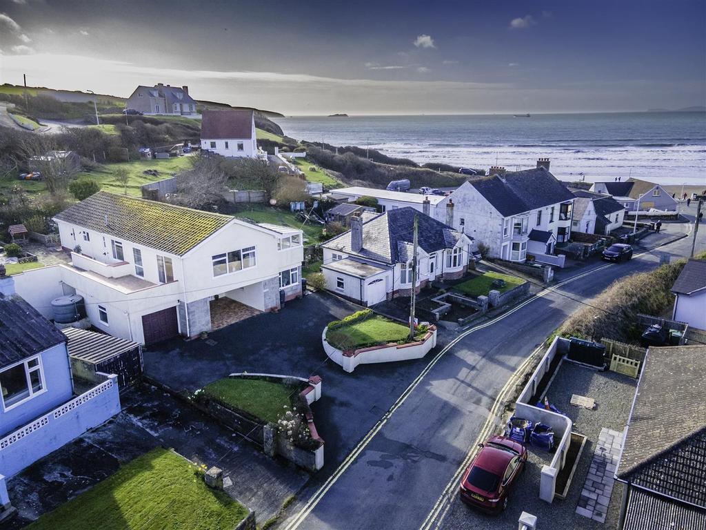 14 Marine Road, Broad Haven, SA62 3JR 5 bed detached house - £590,000