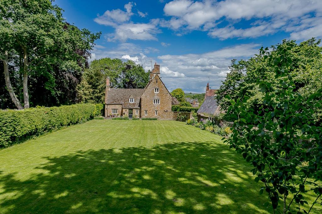 Banbury Road, Chacombe, Banbury... 4 bed detached house - £1,100,000
