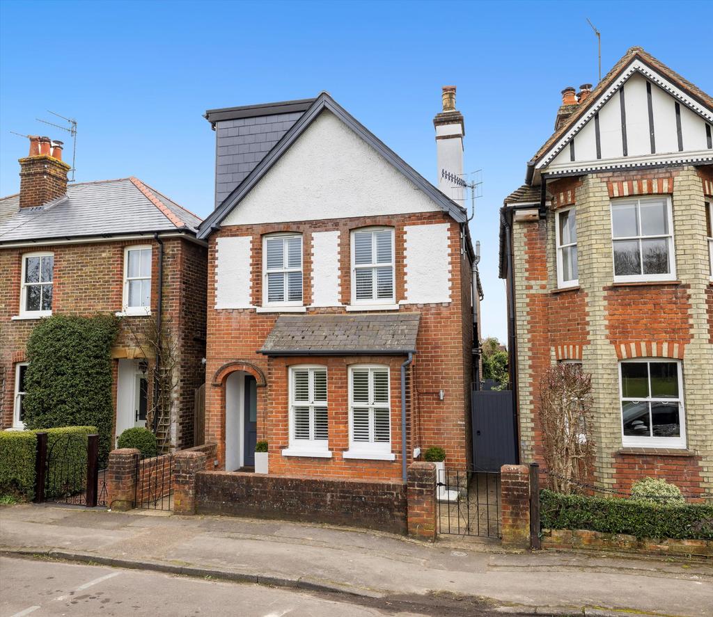 Oakdene Road, Peasmarsh, Guildford... 4 bed detached house - £695,000