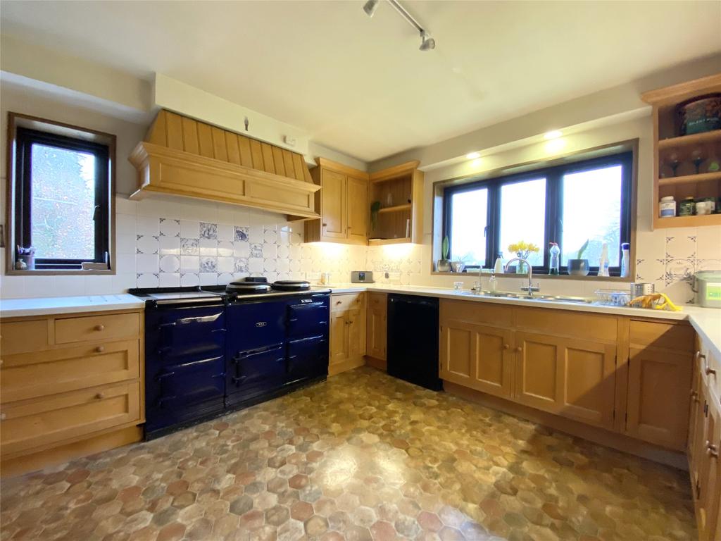 Henfold Lane, Holmwood, Dorking, RH5 3 bed detached house - £2,995 pcm ...