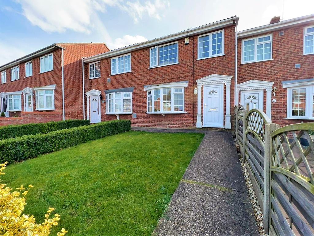 Joel Square, Cranwell Village, NG34 3 bed terraced house - £165,000