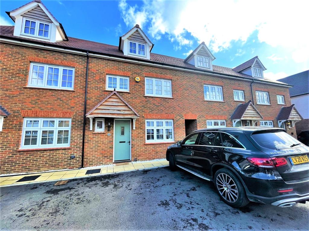 Cambria Crescent Sittingbourne Kent 4 Bed Terraced House £1 600 Pcm