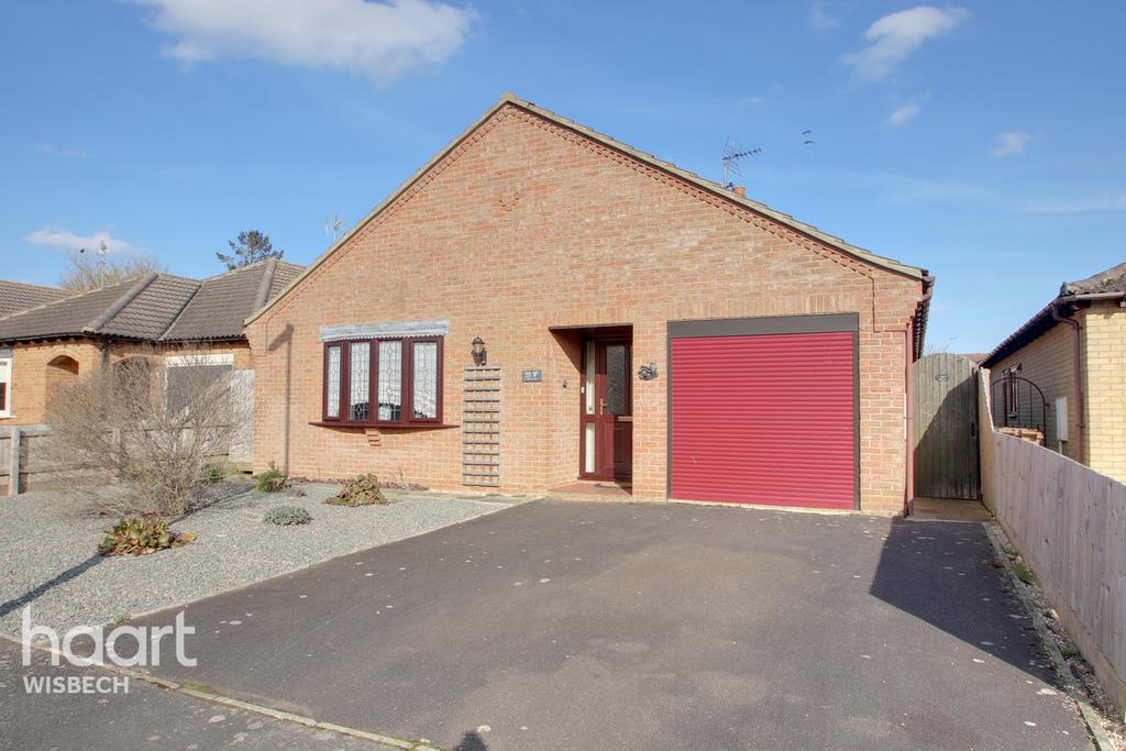 Ingham Hall Gardens, Wisbech 2 bed detached bungalow - £280,000