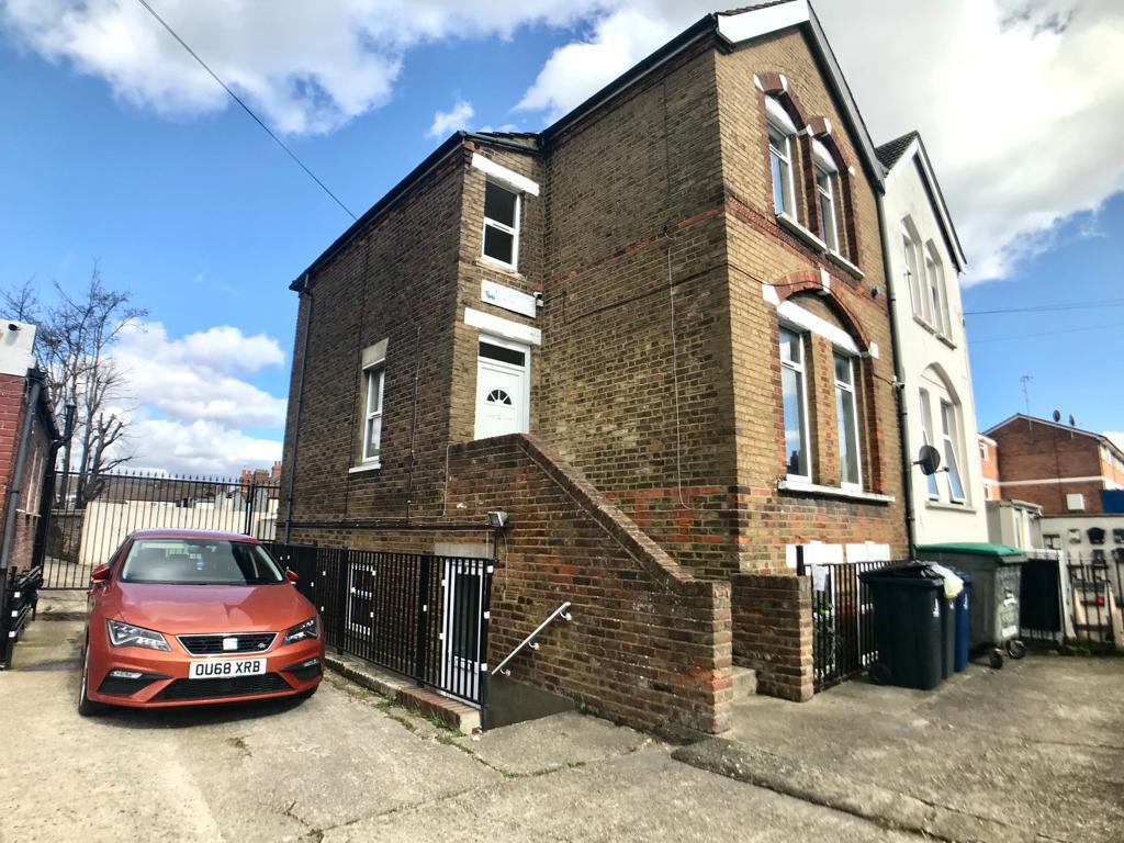 Norwood Road, Southall UB2 1 bed flat - £1,100 pcm (£254 pw)