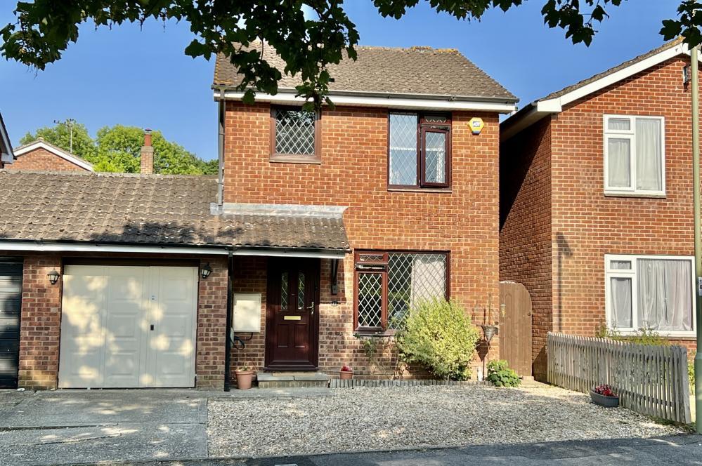 Ringwood, BH24 1XX 4 bed detached house - £400,000