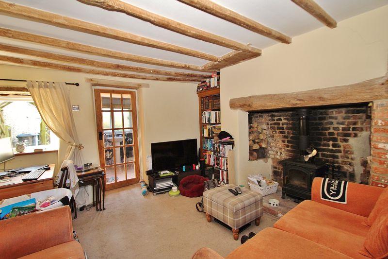 NORTH LEIGH, New Yatt Road, Barley... 2 bed cottage - £270,000