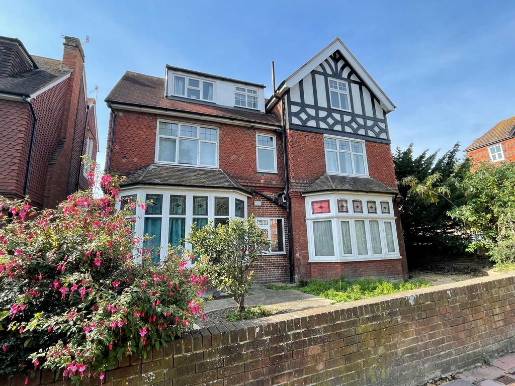 St. Annes Road, Eastbourne BN21 1 bed ground floor flat - £160,000