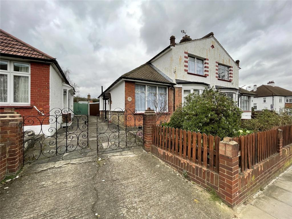 Bexley Road, London, SE9 2 bed semi-detached house - £500,000