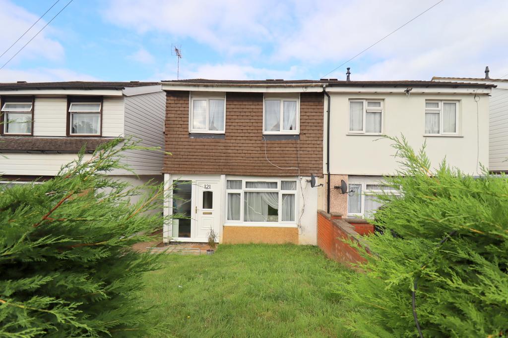 Hockwell Ring, Luton, Bedfordshire... 3 bed semi-detached house - £270,000