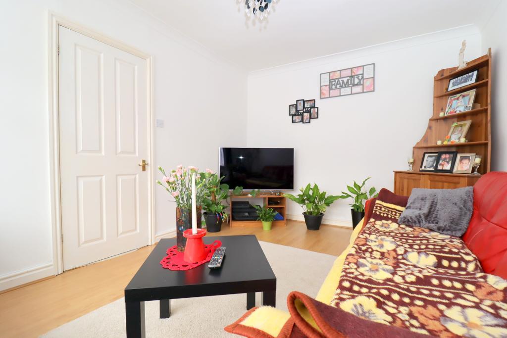Hockwell Ring, Luton, Bedfordshire... 3 bed semi-detached house - £270,000