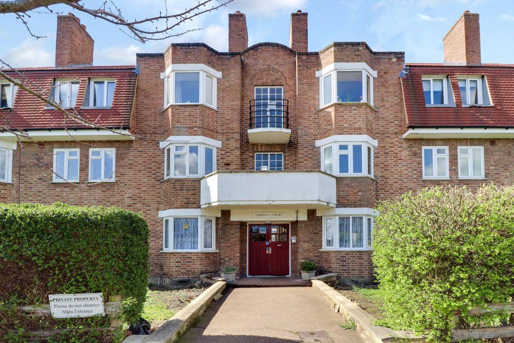 Oakhall Court, Oakhall Drive... 2 bed apartment - £250,000