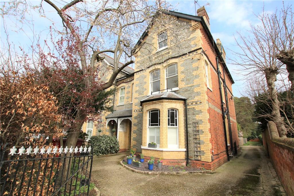 Alexandra Road, Reading, Berkshire, RG1 2 bed apartment - £1,200 pcm (£ ...