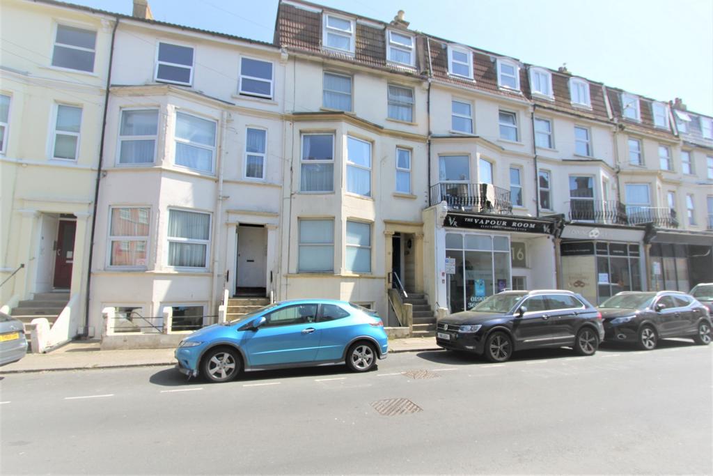 Crescent Road, Worthing, BN11 2 bed flat - £900 pcm (£208 pw)