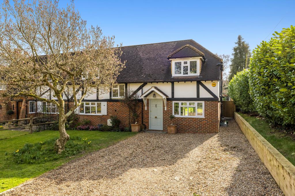 School Lane, Fetcham, Leatherhead... 4 bed semi-detached house - £1,000,000