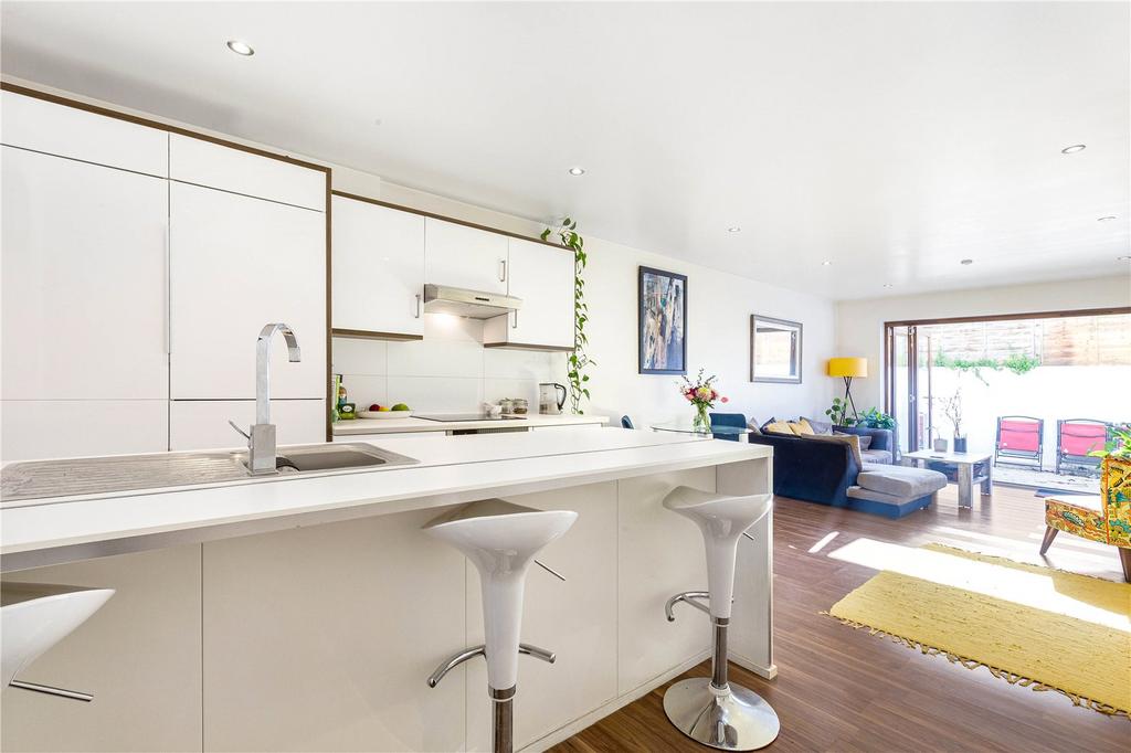 Balham Grove, London, SW12 2 bed flat - £2,600 pcm (£600 pw)