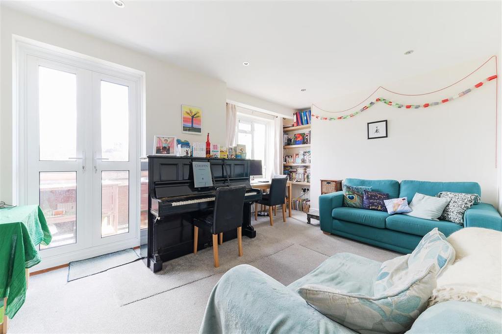 Hartley House, Toland Square, Putney 2 bed apartment - £1,500 pcm (£346 pw)