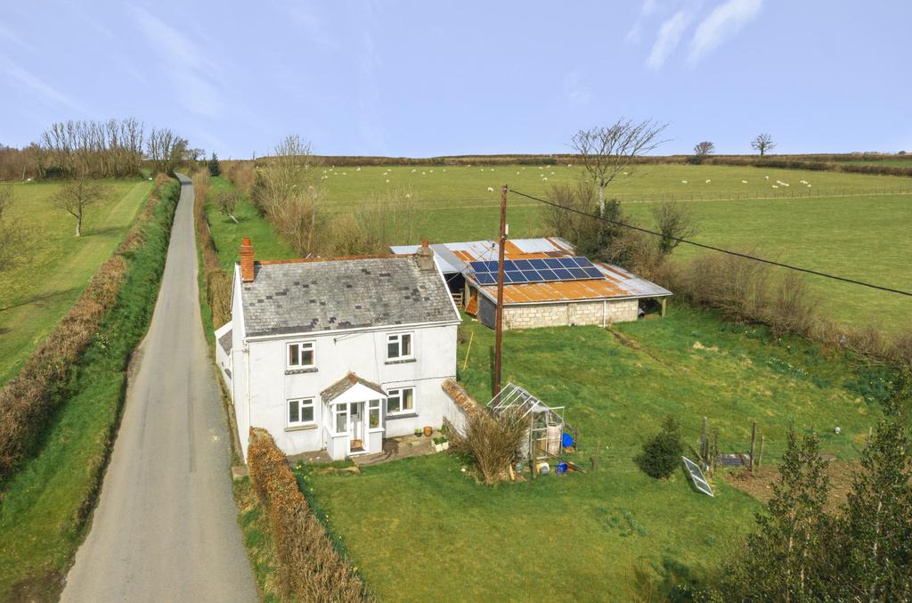 East Buckland, Barnstaple, Devon, EX32 2 bed detached house - £350,000