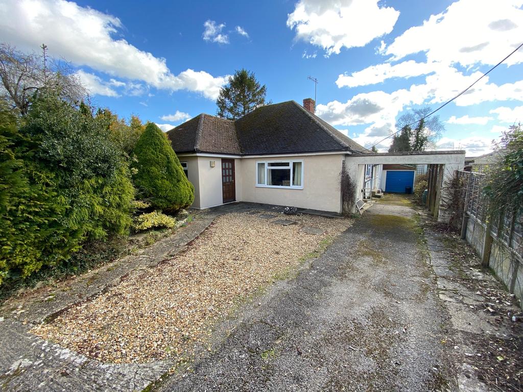 Larkhill Road, Durrington, Salisbury... 4 bed detached bungalow - £450,000