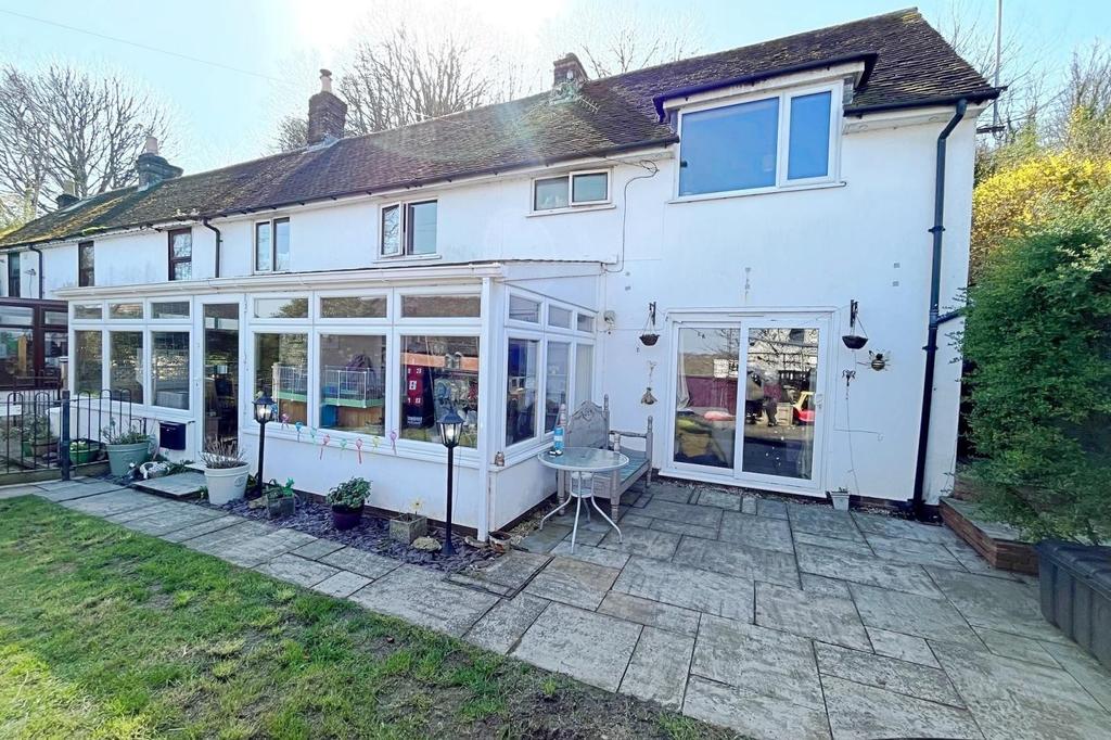 Spetisbury 3 bed semi-detached house - £300,000