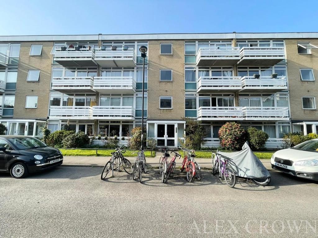 Arbor Court, Stoke Newington 2 bed flat - £1,600 pcm (£369 pw)