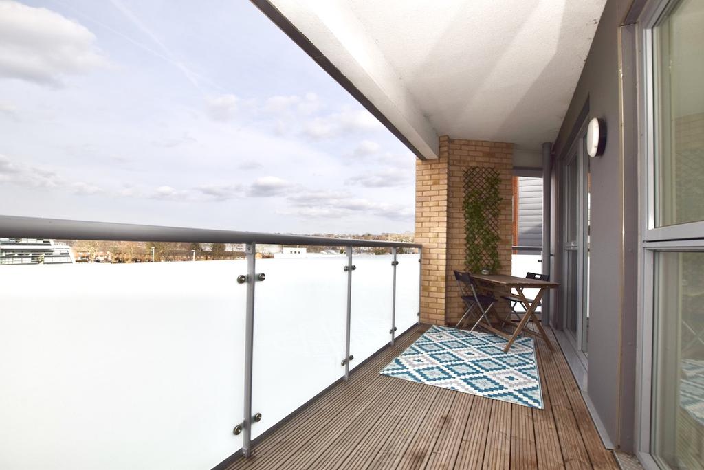 Hartland House, Lambeth, London, SW9 3 bed apartment - £279,000