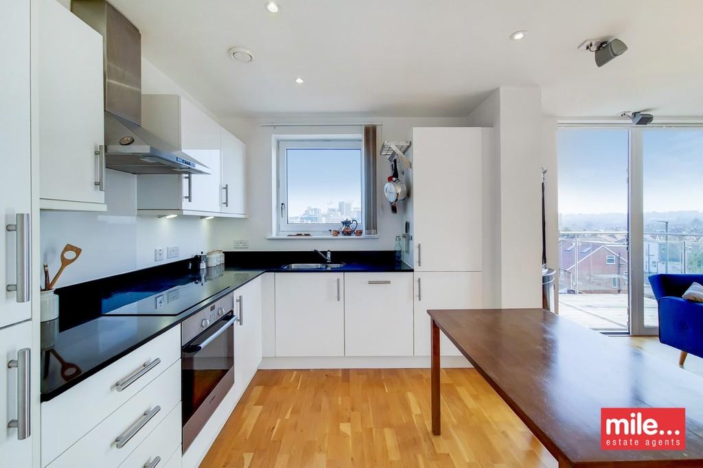 Zenith Close, London 2 bed apartment - £450,000